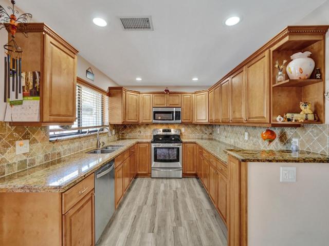 9355 NW 18th Dr, Plantation, FL 33322 | MLS #B26007