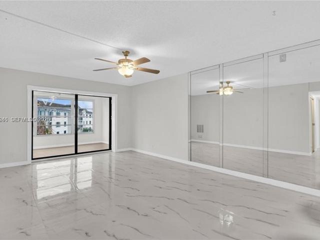 9355 SW 8th St Apt 425, Boca Raton, FL 33428