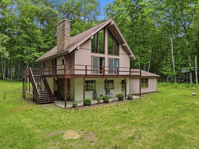 9352 W Circle Dr, Canadian Lakes, MI 49346