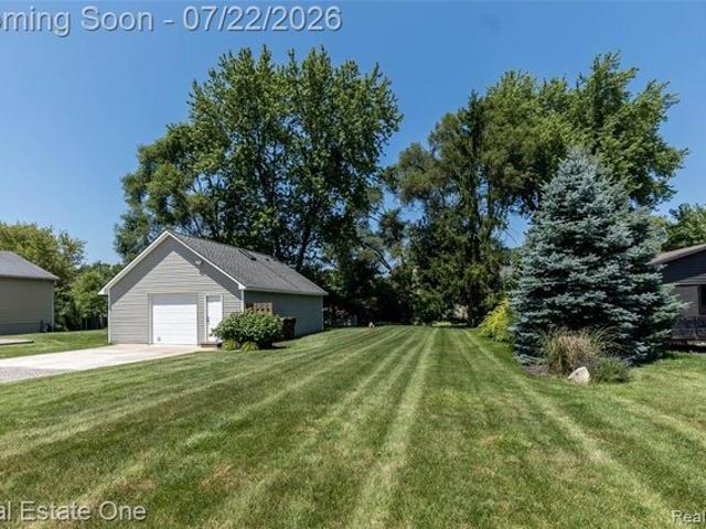 9353 Clifton Ave, Salem, MI 48168