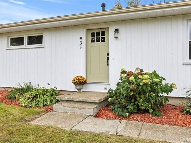 935 Cain Rd, Angola, NY 14006