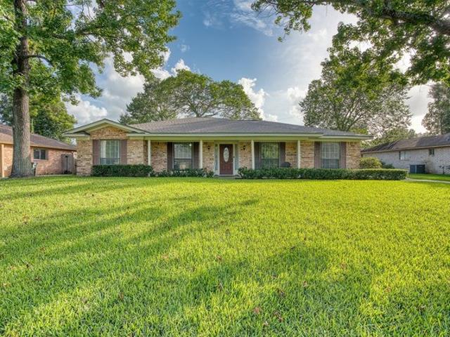 935 Chatwood Dr, Beaumont, TX 77706