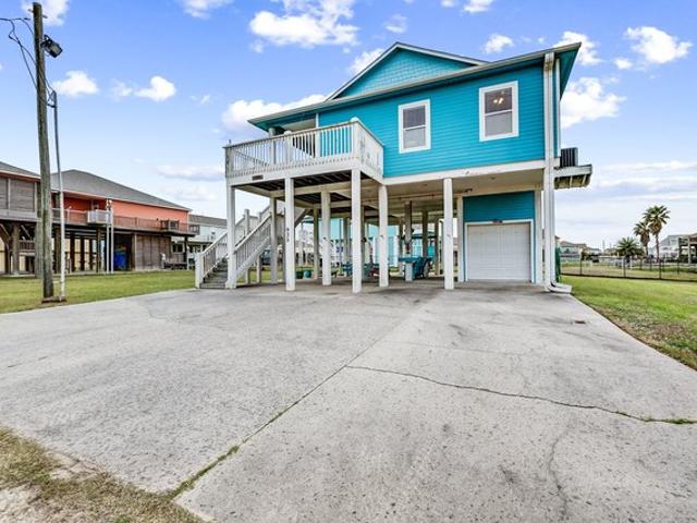 935 Clara St, Crystal Beach, TX 77650