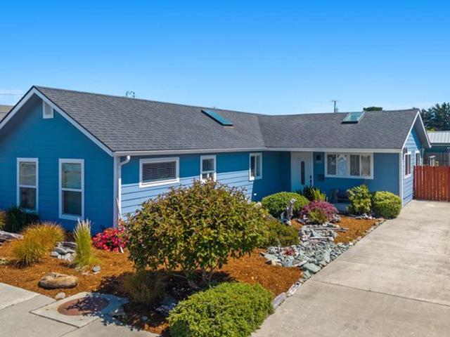 935 A St, Crescent City, CA 95531