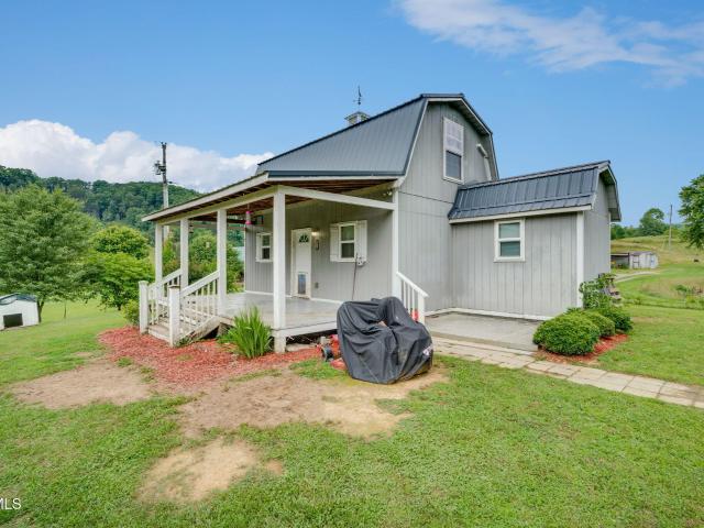 935 Adams Lane