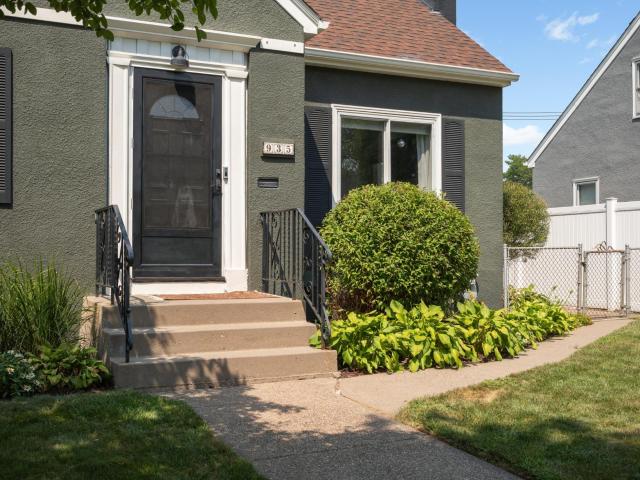 935 Iowa Avenue W