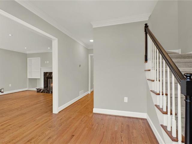 935 Lenox Hill Court NE