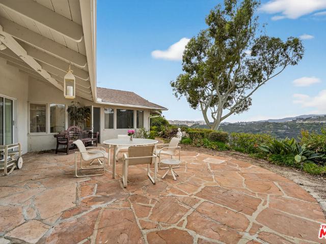 935 Linda Flora Dr, Los Angeles, CA 90049 | MLS #26663 | Compass
