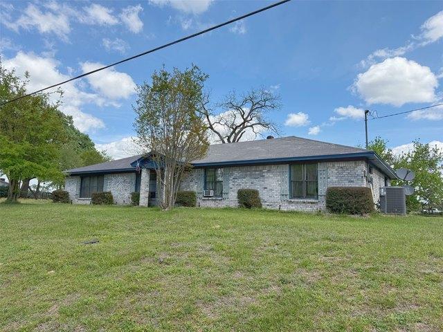 935 S Center St, Buffalo, TX 75831