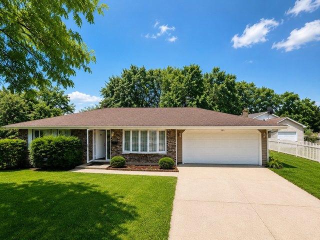 935 S Cedarcrest Dr, Schaumburg, IL 60193