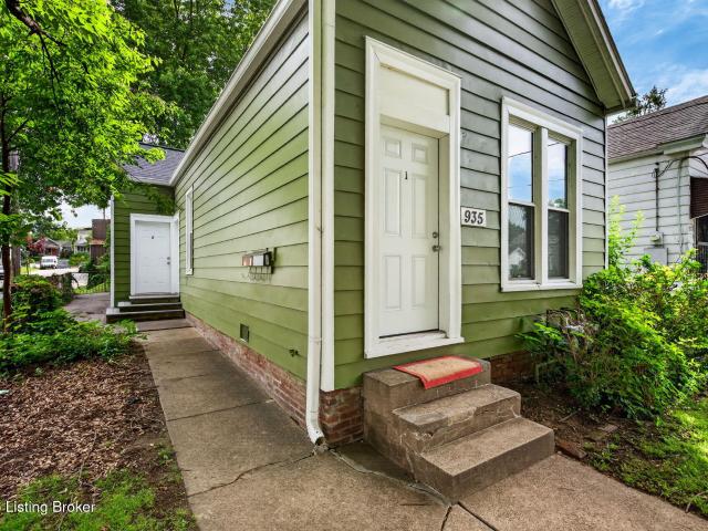 935 Samuel St