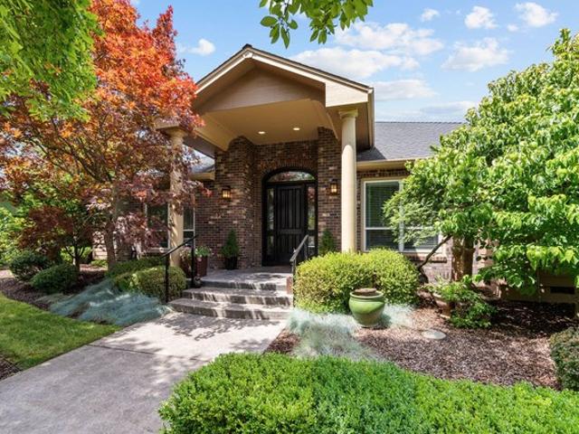 935 Sandoz St, Central Point, OR 97502