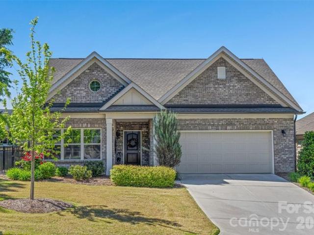 935 Stone Village Dr, Tega Cay, SC 29708
