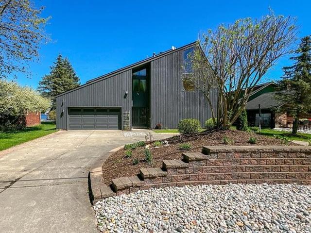 935 Stratton Dr, Waterford Township, MI 48328