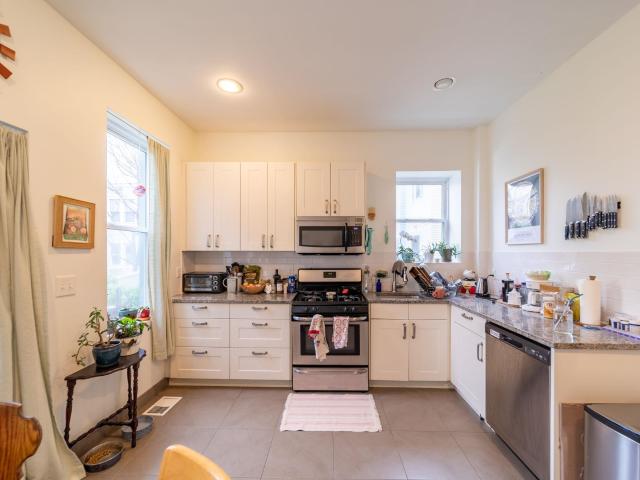 935 Summit Ave # 1