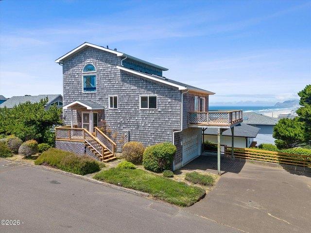 935 SW 7th St, Lincoln City, OR 97367