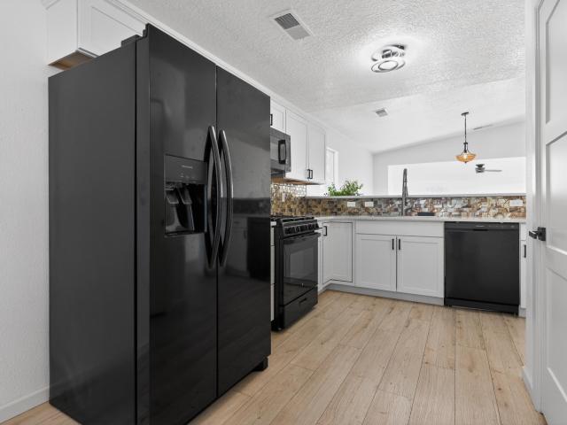 935 Peacock Drive SW