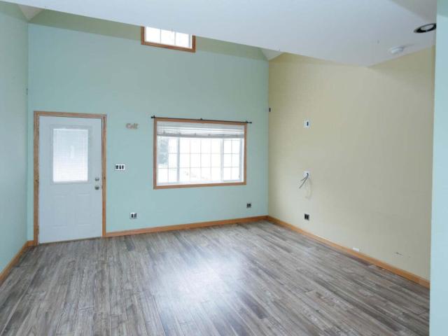 935 Woodland Beach