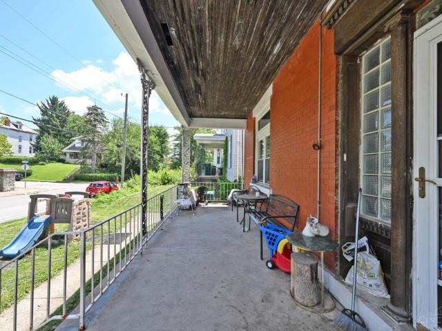 935 Woodlawn Avenue