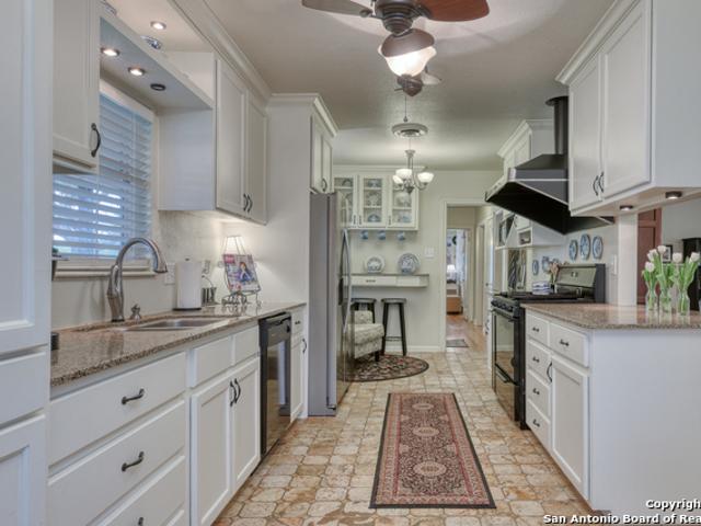 935 Vanderhoeven Dr