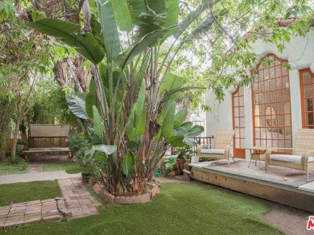 935 Venezia Avenue