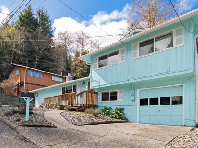 935 View St, Reedsport, OR 97467