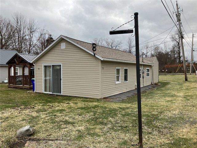935 Vinecliff St, Waterport, NY 14571