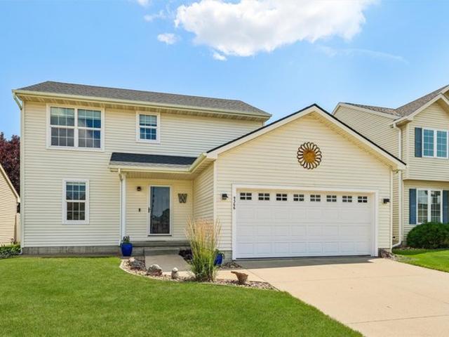 9366 Red Sunset Dr, West Des Moines, IA 50266