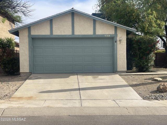 9368 N Hampshire Dr, Tucson, AZ 85742