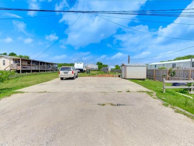 936 13th St, Dickinson, TX 77539