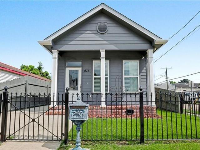 936 6th St, Gretna, LA 70053