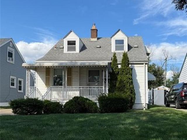 936 Cloverlawn Blvd, Lincoln Park, MI 48146