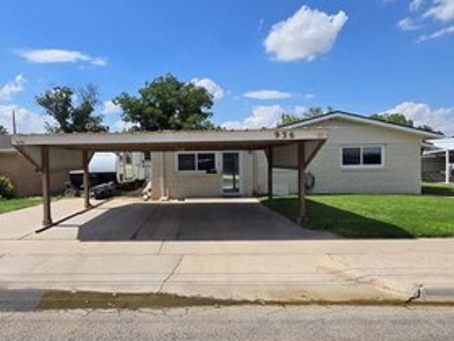 936 E Bryan St, Kermit, TX 79745