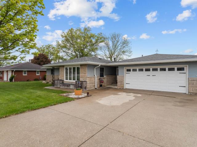 936 E Center Road