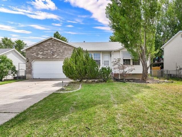 936 N 750 W, Clinton, UT 84015
