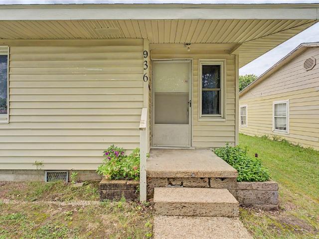 936 S Maxwell