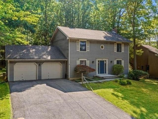936 Southern Pines Dr, Endicott, NY 13760