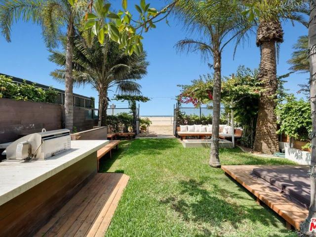 936 Palisades Beach Road