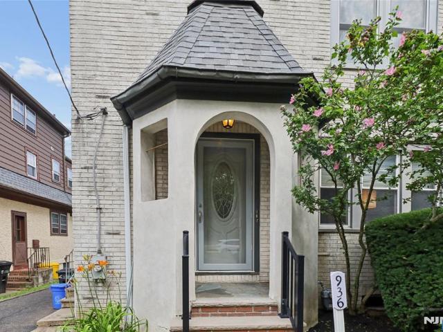 936 Red Road