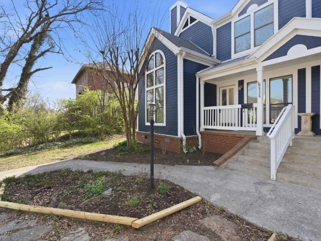 936 Russell St