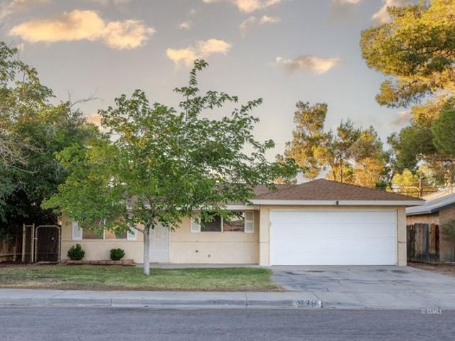 936 W Saint George Ave, Ridgecrest, CA 93555