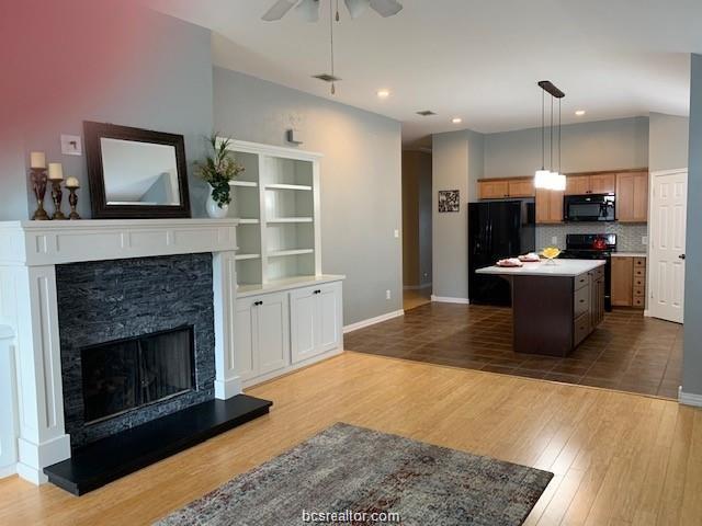 936 Whitewing Lane