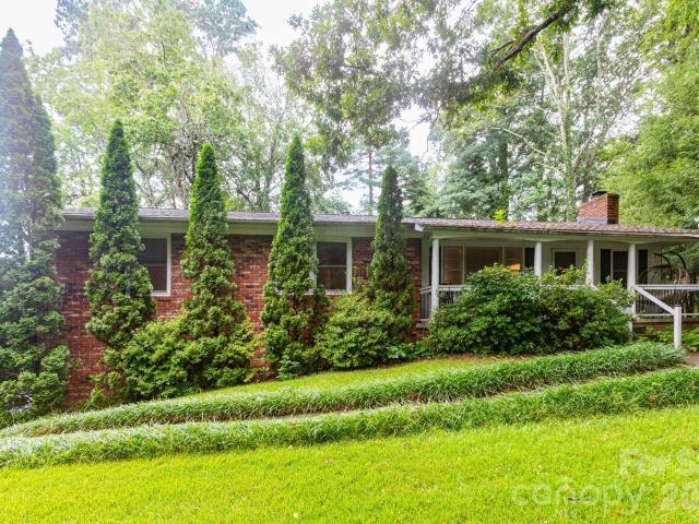 936 Toxaway Drive