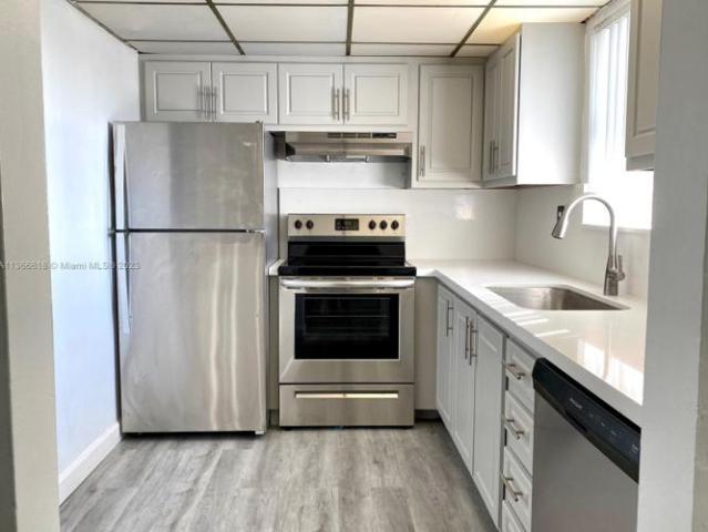 9375 Fontainebleau Blvd #L414, Miami, FL 33172