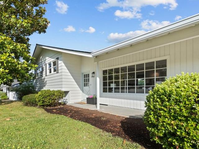 9375 SW Royal Woodlands Dr, Beaverton, OR 97005