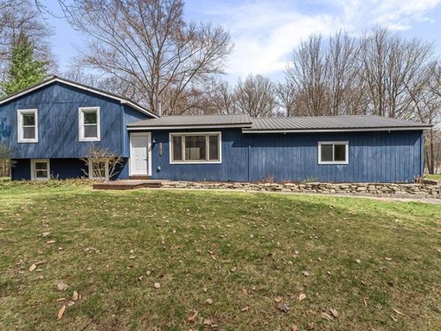 9376 Cunningham Ln, Traverse City, MI 49685