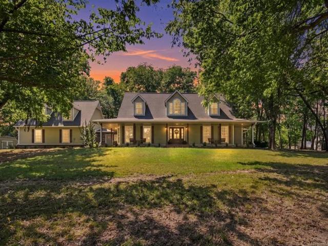 9376 Colonial Dr, Claremore, OK 74019