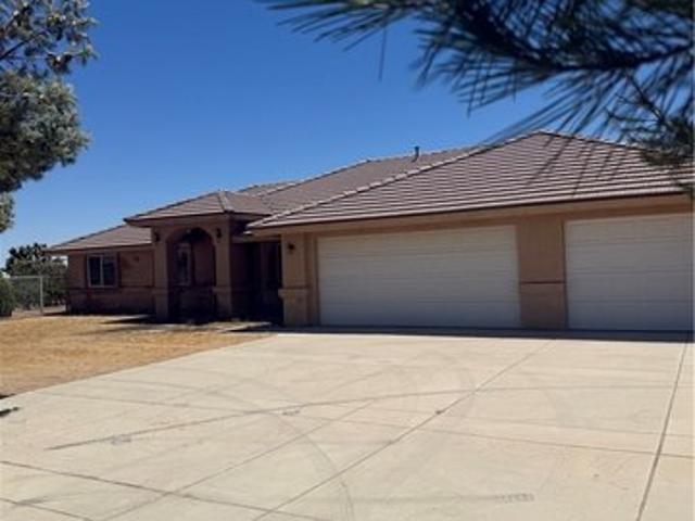 9379 Middleton Rd, Phelan, CA 92371