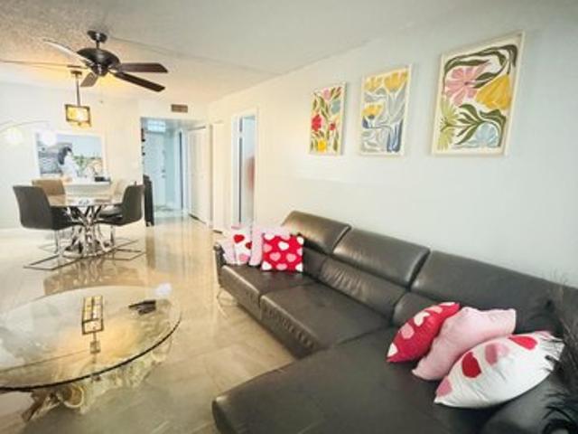 9370 SW 8th St Apt 117, Boca Raton, FL 33428