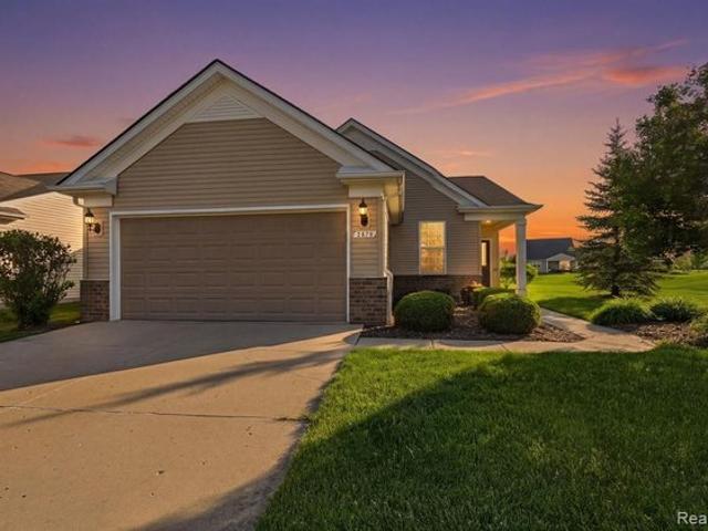9370 Sand Hill Dr, Grand Blanc, MI 48439